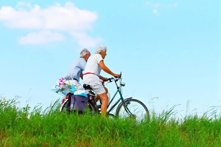 21 Amazing Retirement Hobbies for Couples to Enjoy Together